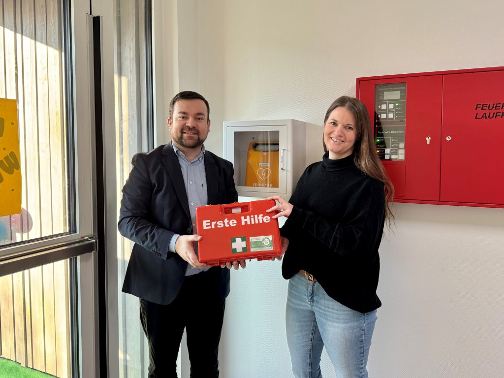 Mehr Sicherheit in Schwertes Kitas: Neue Defibrillatoren angeschafft ...